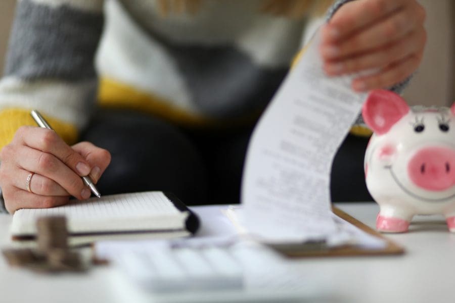 A Beginners Guide To Managing Your Money - Mum & Career